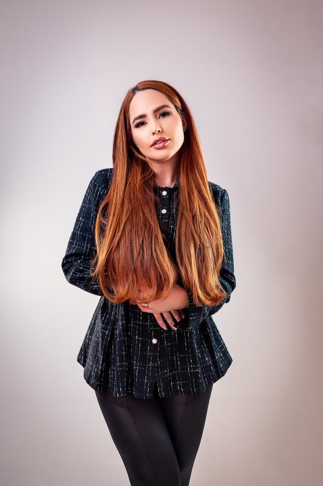 Com 20 anos de carreira, Perlla anuncia volta pontual à música e ...