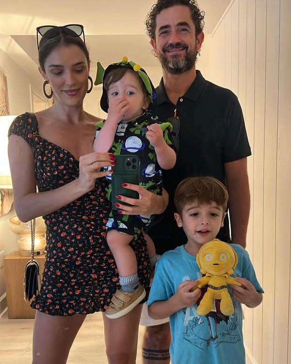 Rafa Brites posa com Felipe Andreoli e filhos e fala sobre maternidade ...