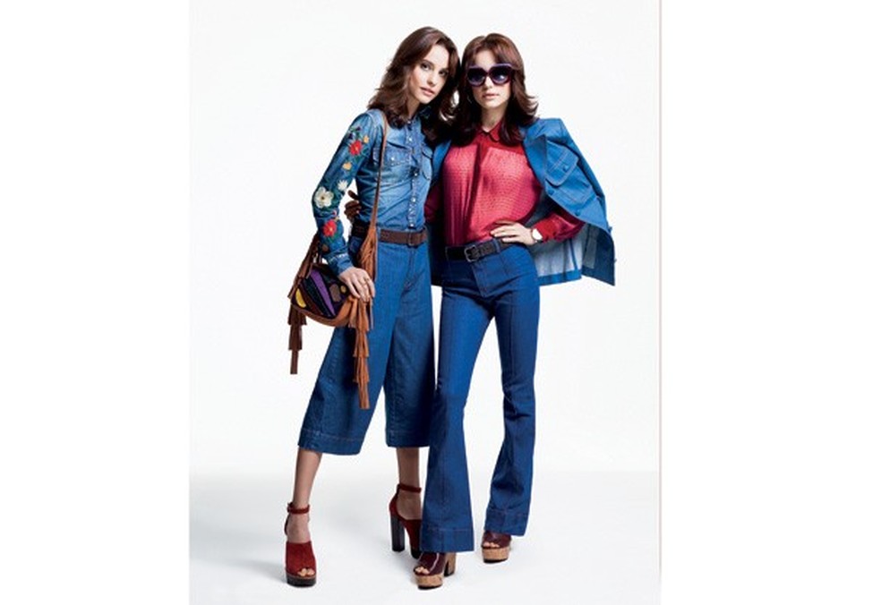 4 maneiras superatuais de usar jeans inspiradas em décadas passadas