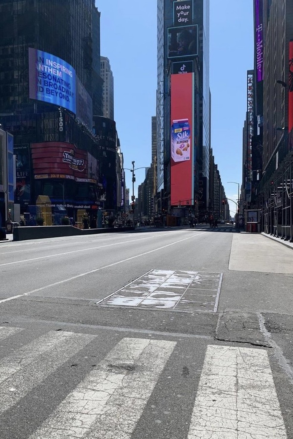 Influencer posta foto da Times Square vazia em pleno meio-dia