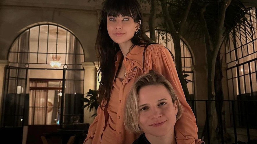 Bianca Comparato se emociona com desfile da namorada, a estilista ...