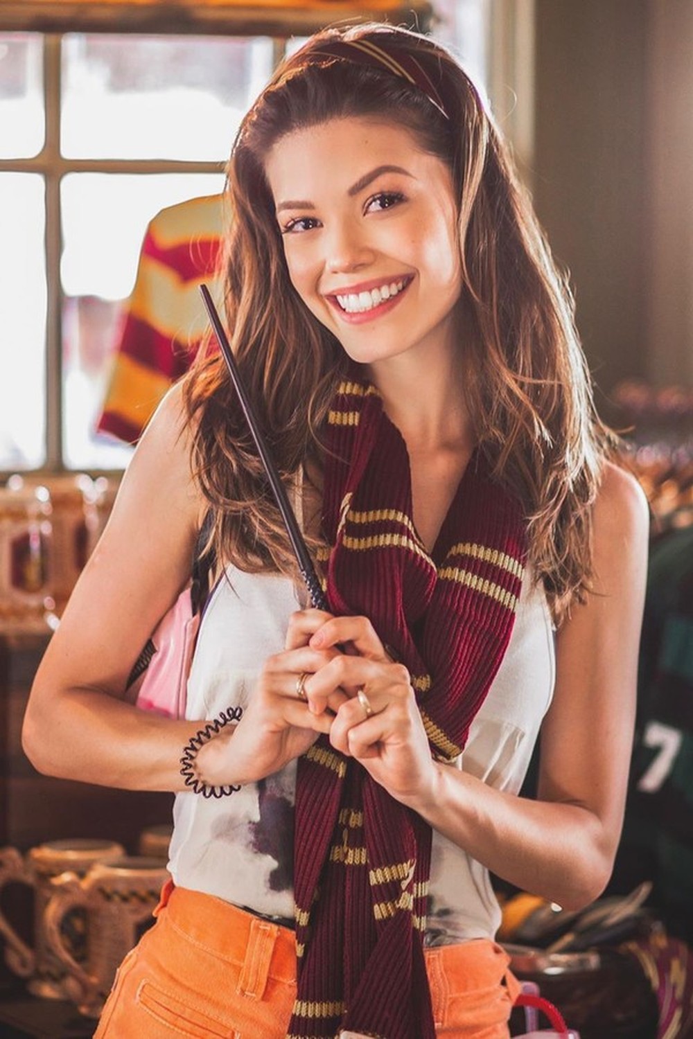 Vitória Strada posa com amigas atrizes em parque de Orlando