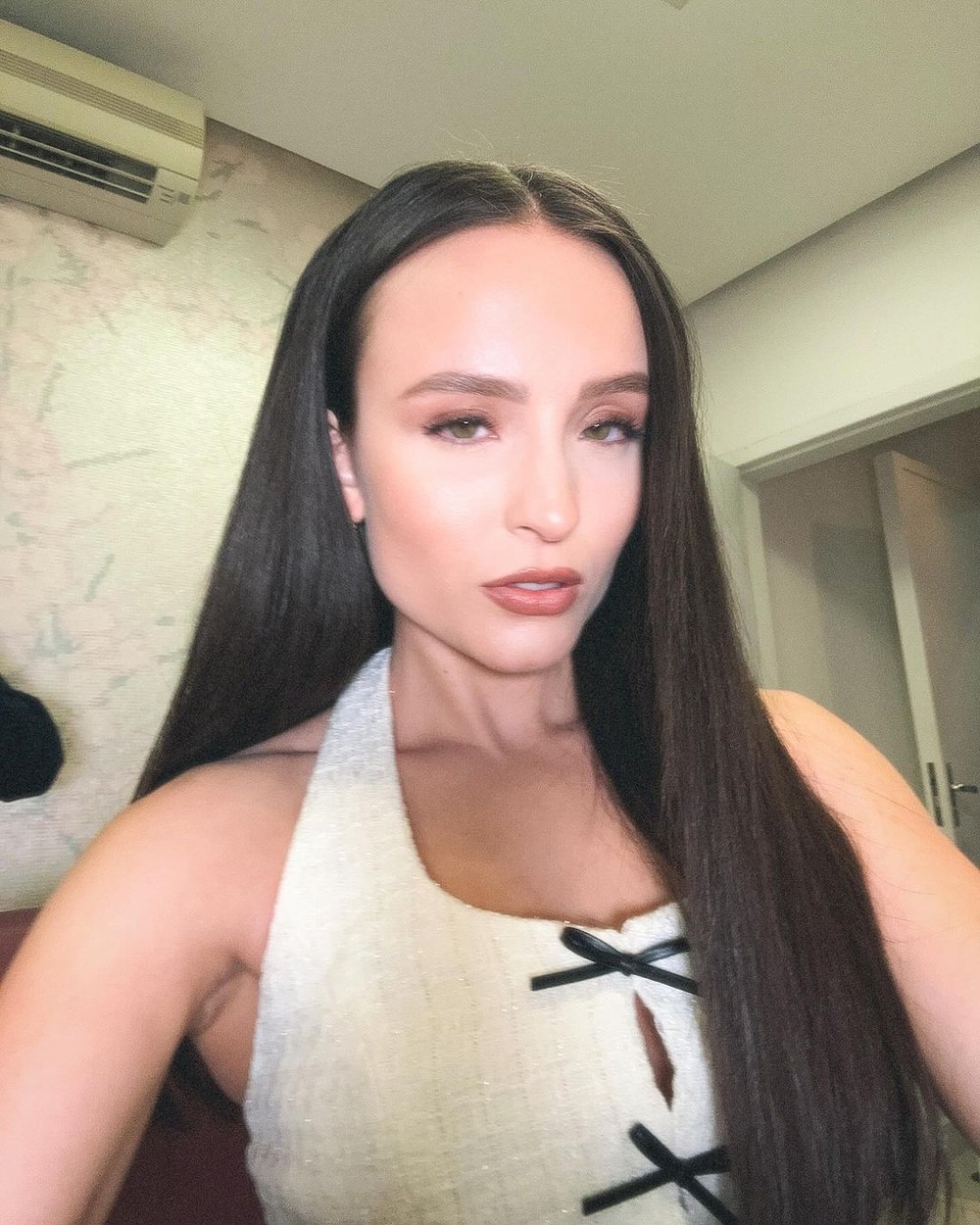 Larissa Manoela publica fotos emocionada e seguidores brincam ...