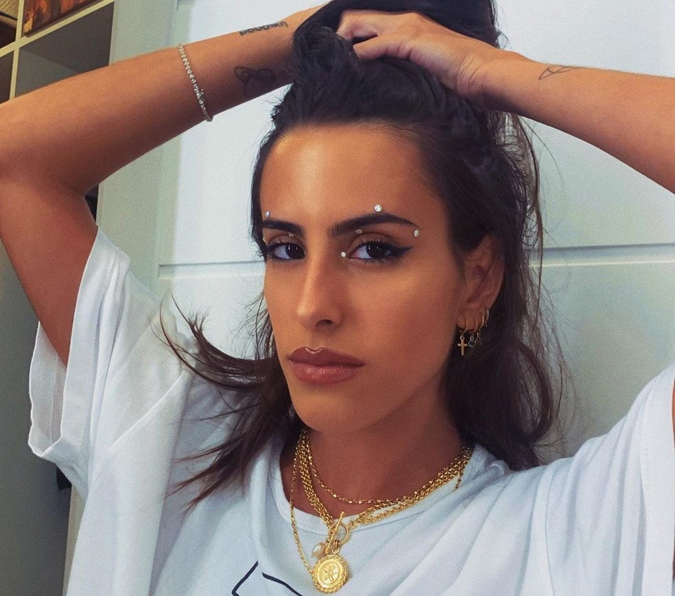 Ana Morais encanta com make minimalista