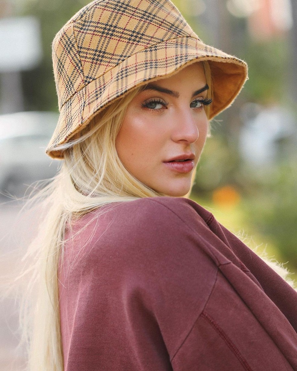 Gabi Martins mostra resultado da lipo na web