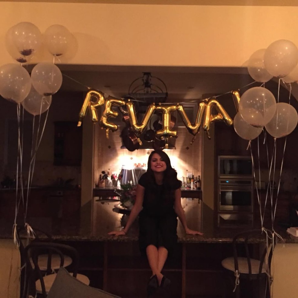 Selena Gomez celebra 10 anos do álbum 'Revival': 'Me achava uma estrela ...