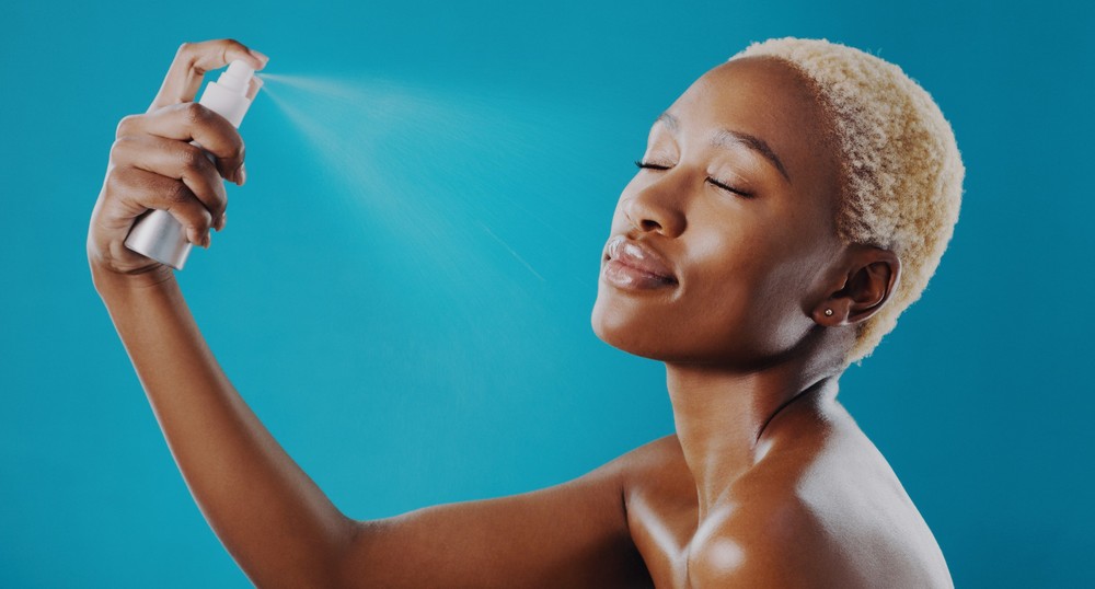 Bruma facial: tudo o que você precisa saber para incluí-la no skincare