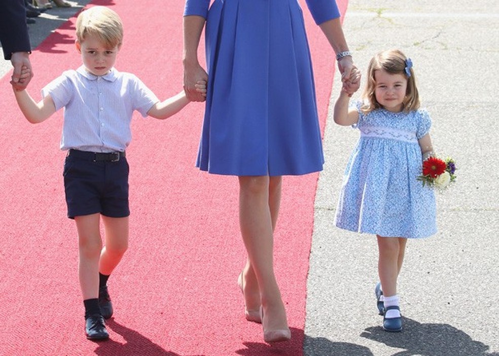 Família real chega à Berlim com looks combinados