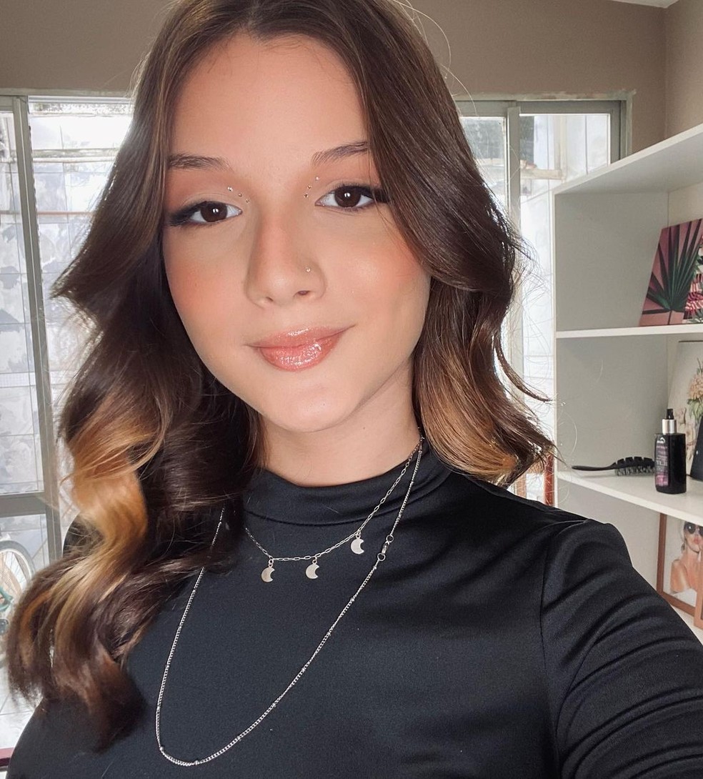 Cantora mirim viraliza por semelhança com voz de Marília Mendonça; assista