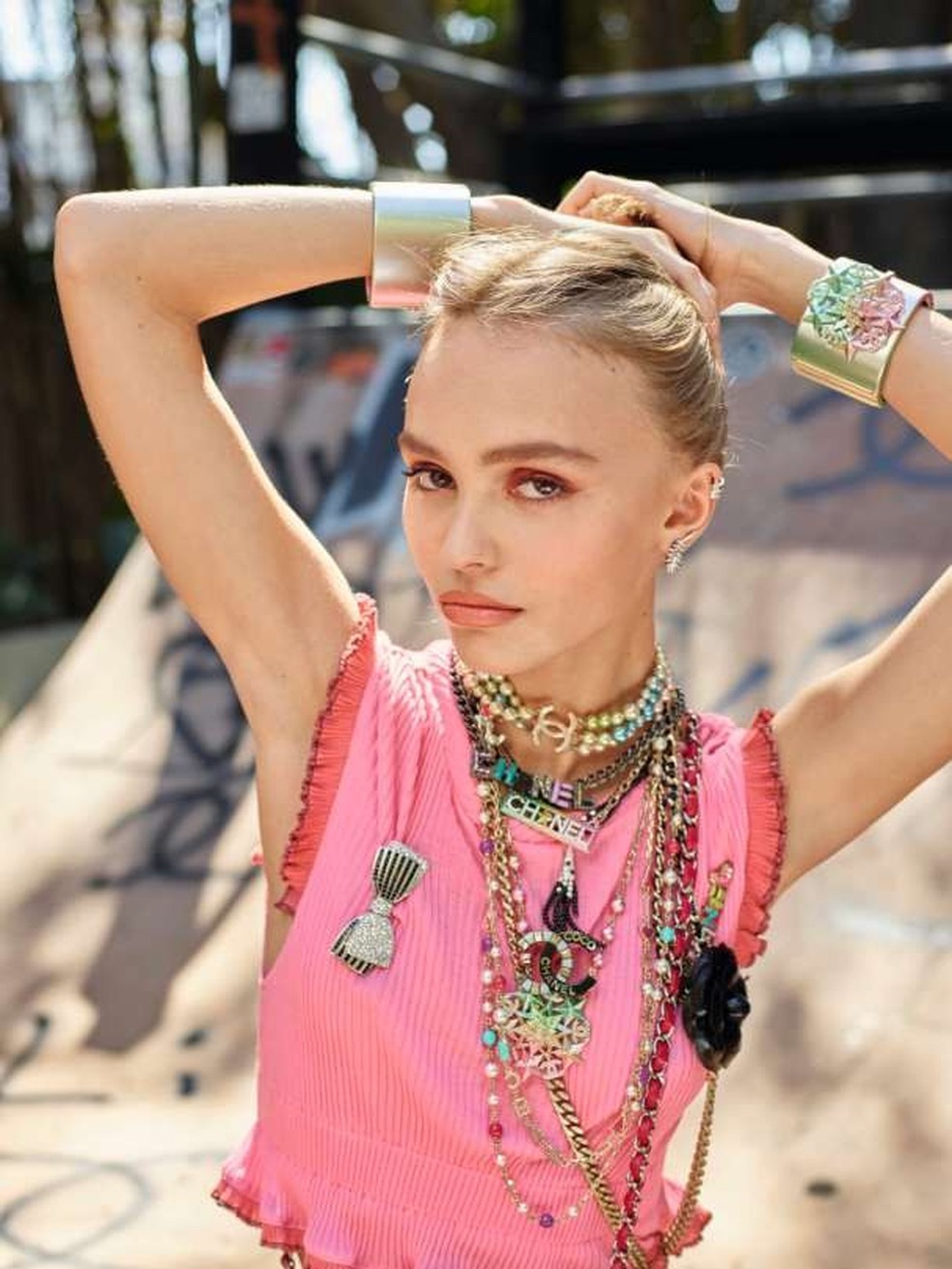 Lily Rose, filha de Johnny Depp, encarna a musa do verão e mostra ...