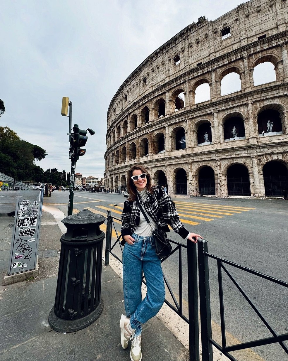 Nathalia Dill mostra visita ao Coliseu durante viagem à Roma