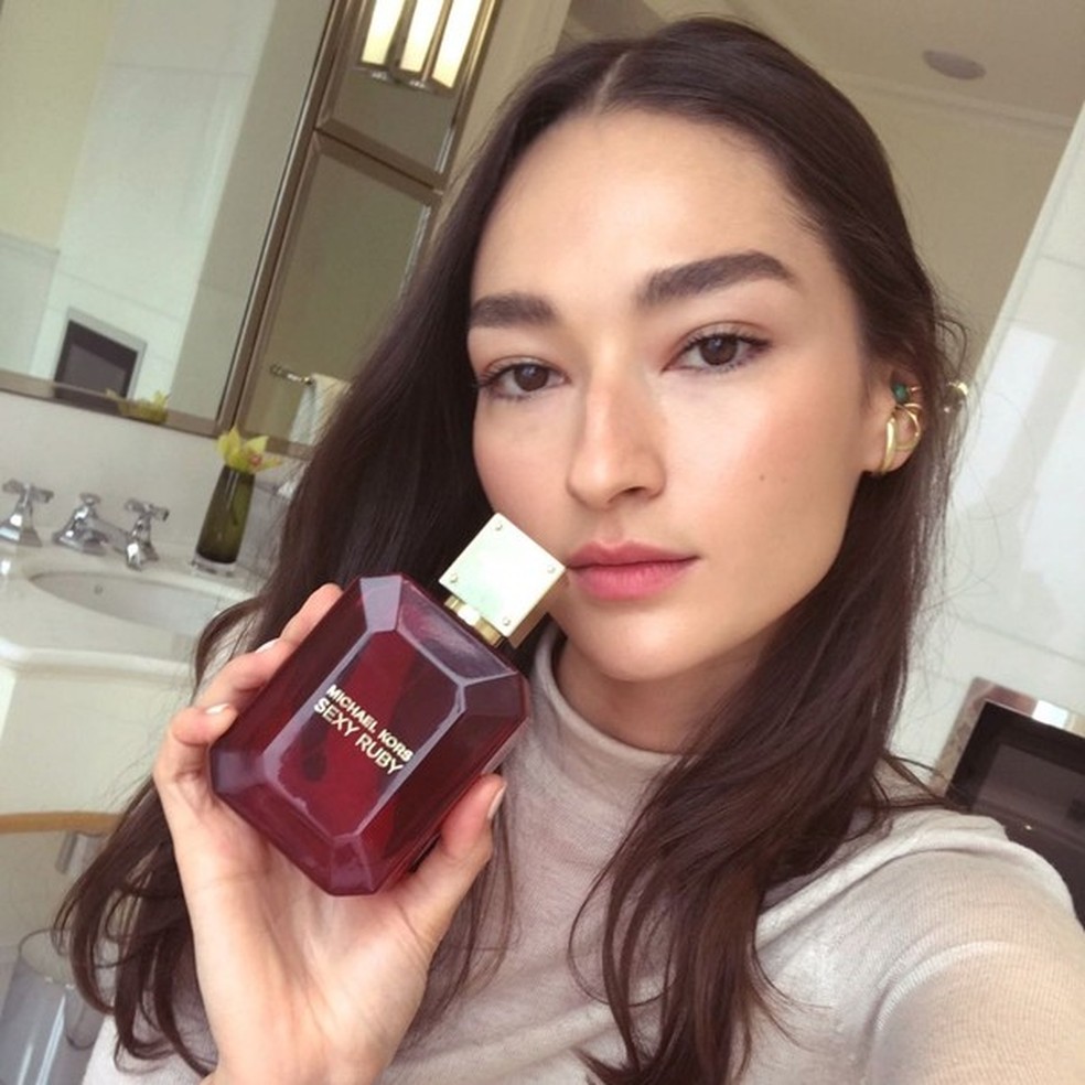 Michael Kors lança perfume adocicado inspirado nos rubis