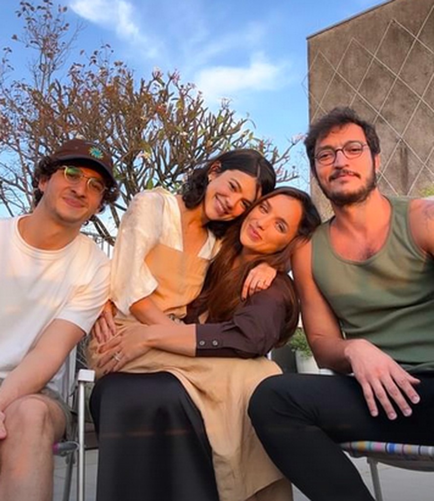 Encontro de casais! Rafa Kalimann e Manu Gavassi posam com namorados ...