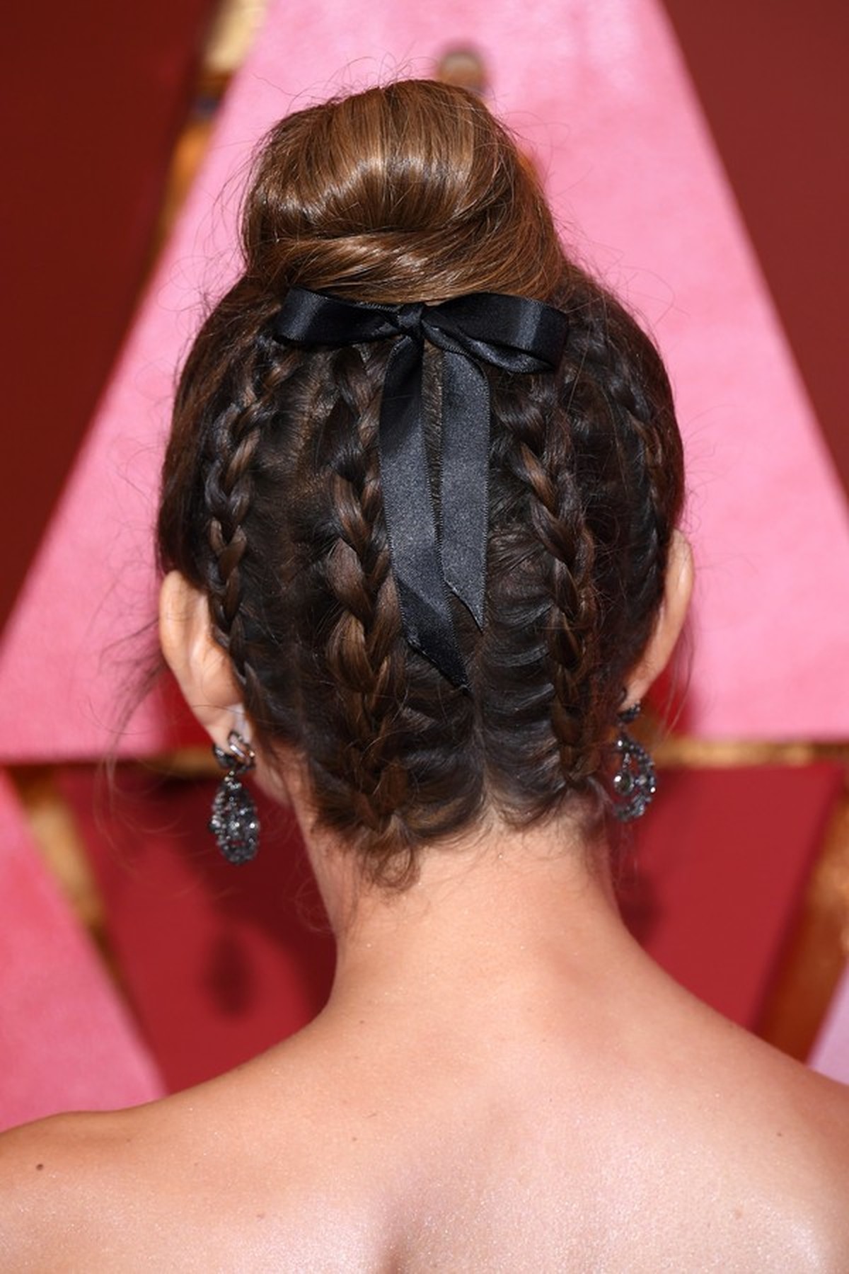 Laço no cabelo: as celebridades não superaram e nós muito menos