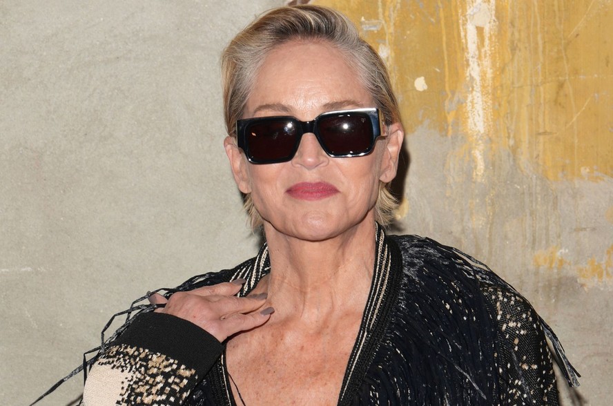 MFW: Sharon Stone marca presença na fila A de desfile