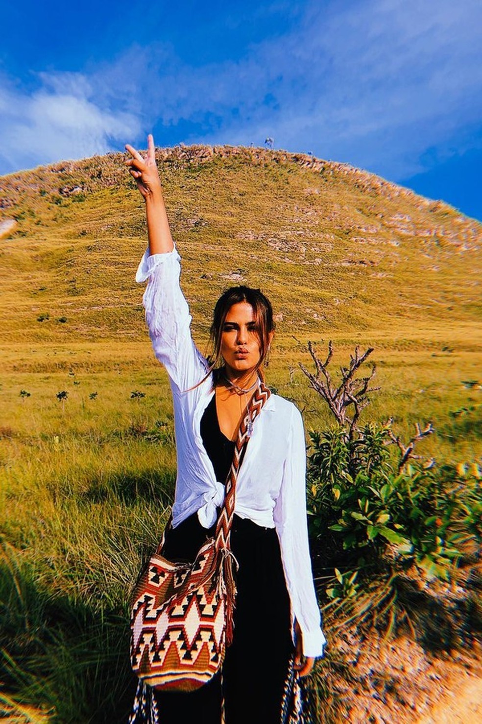 Em cachoeira, Ana Morais posa com Antonia e se declara