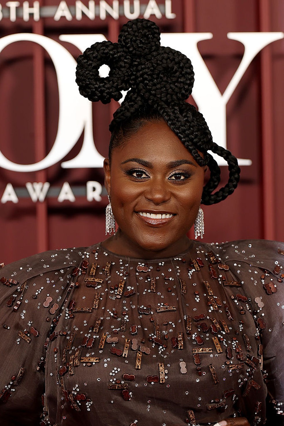 Um zoom nos looks de beleza do Tony Awards