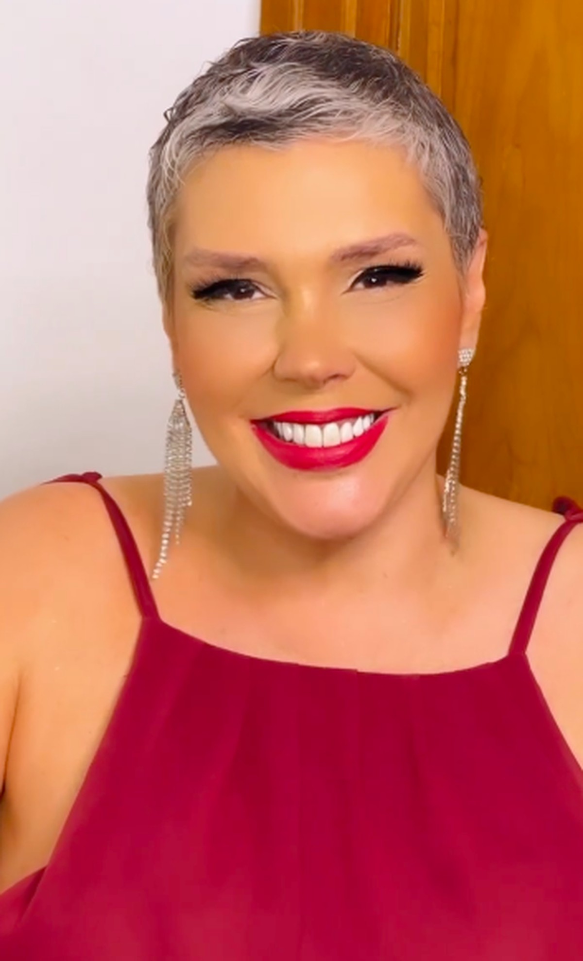 Após fim de tratamento contra câncer, Simony emociona web ao cantar ...