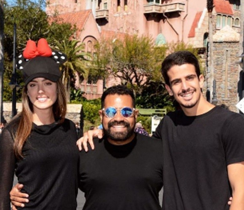 Enzo Celulari aproveita a Disney com a namorada: 'Voltando a ser criança'