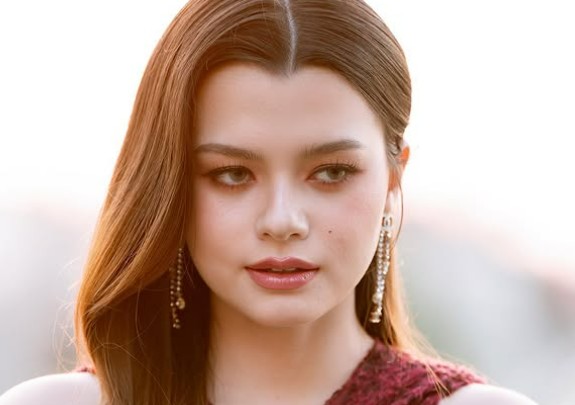 Quem é Rebecca Amstrong, atriz tailandesa que possui uma legião de fãs ...