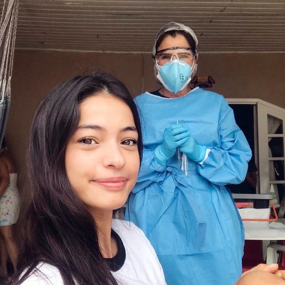 Recém-chegada do México, Cynthia Senek mostra exame de COVID-19