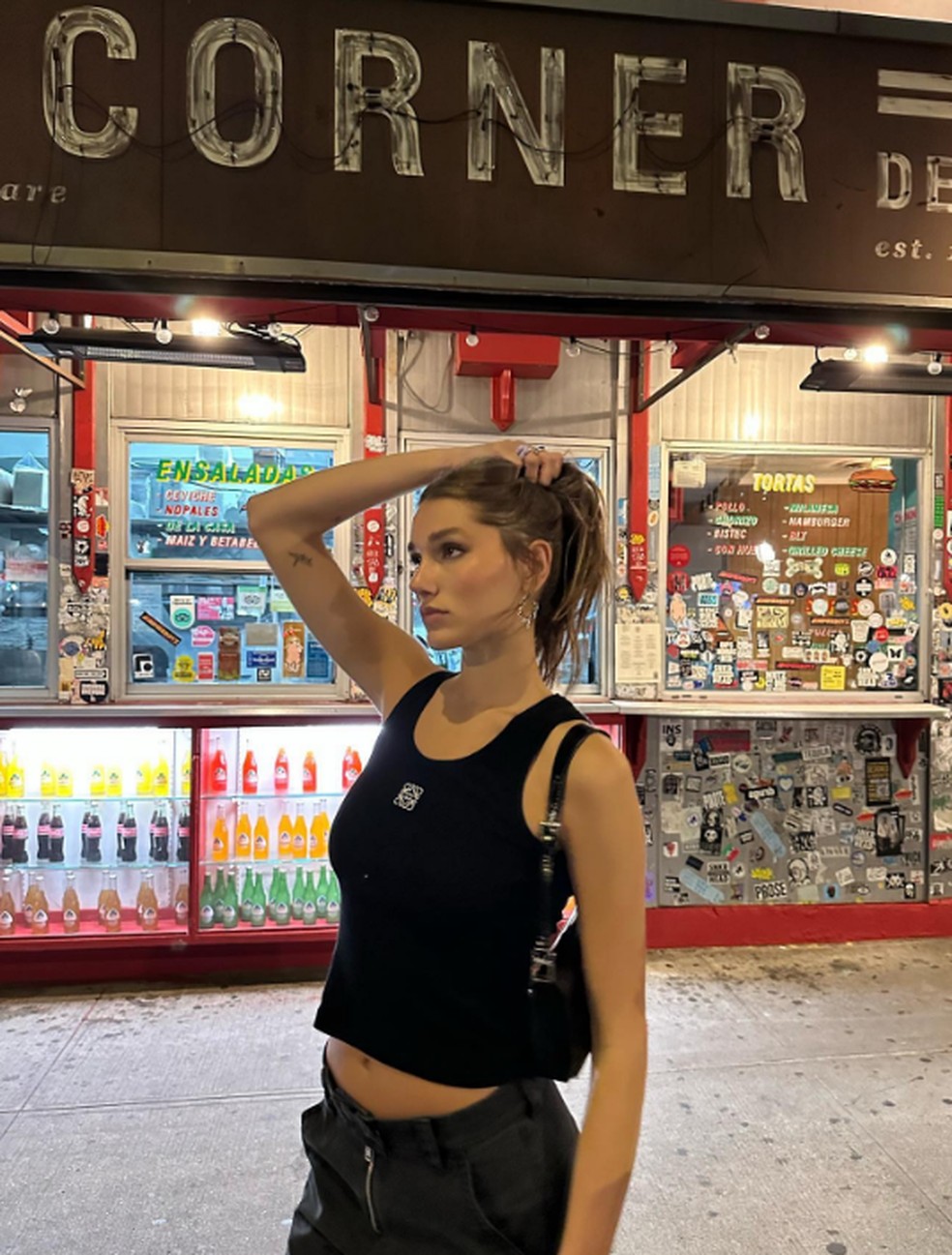 Sasha Meneghel posa pelas ruas de Nova York e marido reage