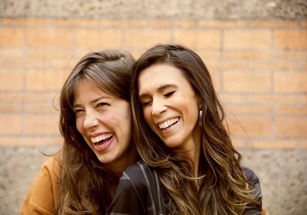 Nós: podcast de Sarah Oliveira e Roberta Martinelli sobre ...