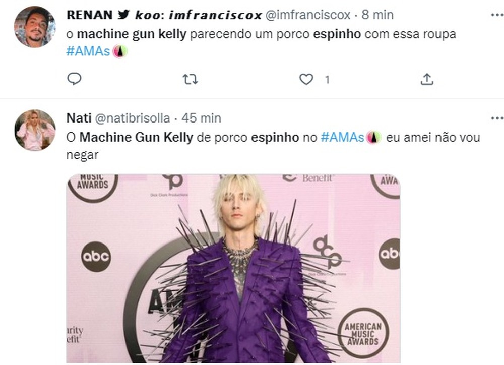 Machine Gun Kelly chama atenção com look cheio de hastes no AMA 2022