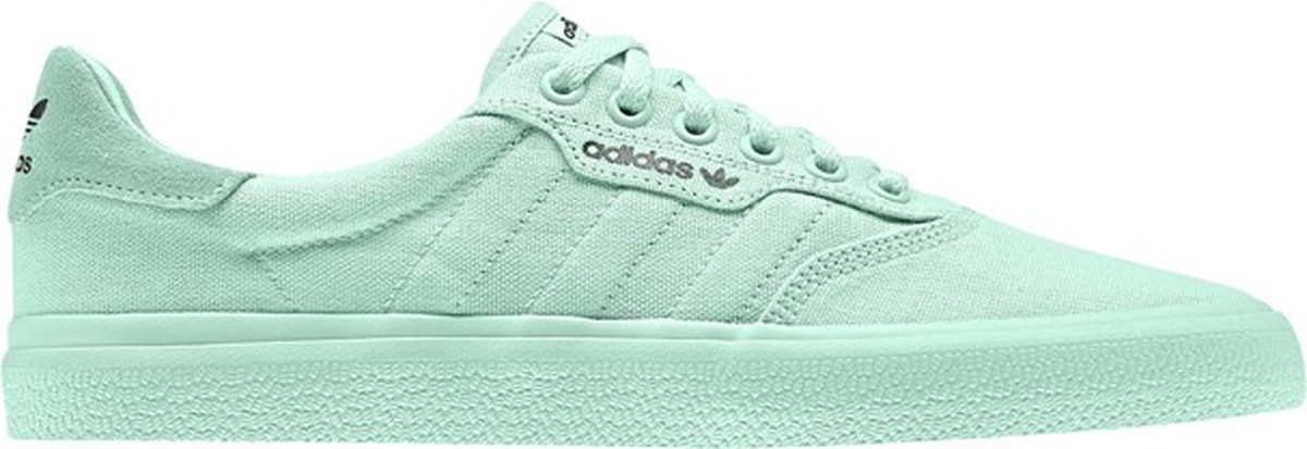 Adidas Skateboarding lança modelo 3MC com festa em São Paulo