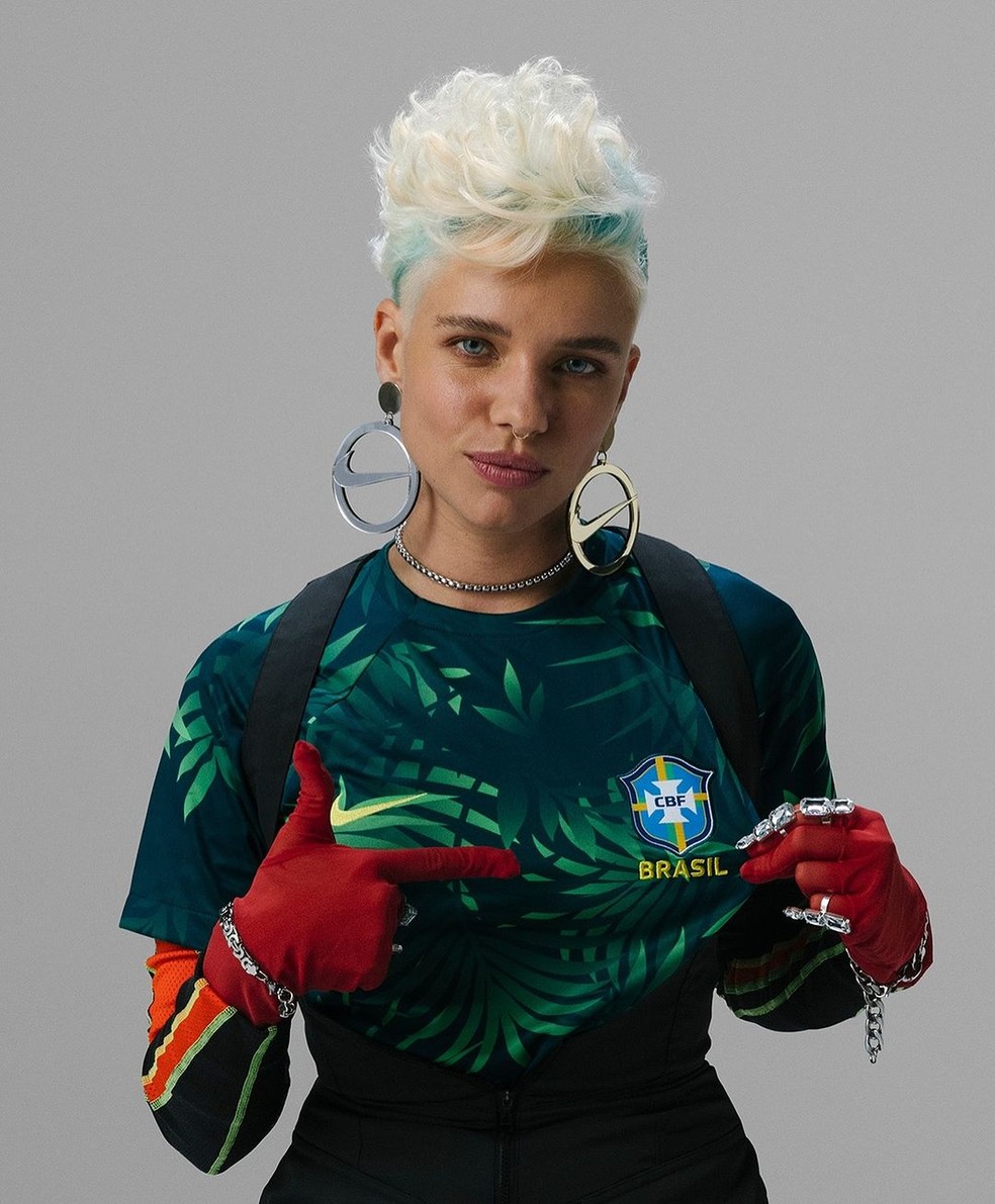 Bruna Linzmeyer se emociona com prata do futebol feminino e fala no ...