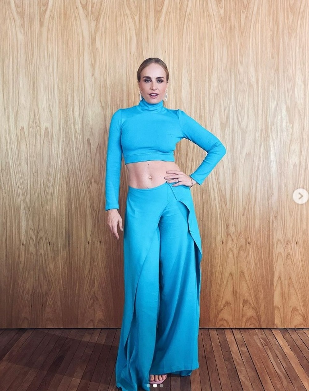 Angelica aposta no cropped para o look do dia
