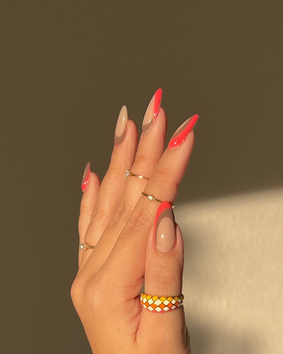 Esmalte laranja: 10 inspirações de unhas e nail arts para usar em 2022