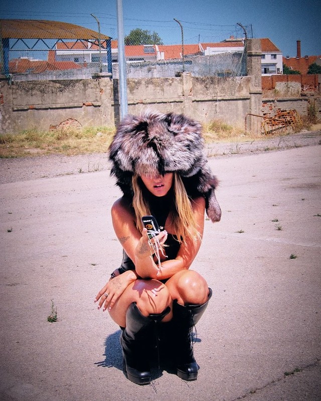 Anitta eleva temperatura com bastidores de novo feat com Victoria de ...