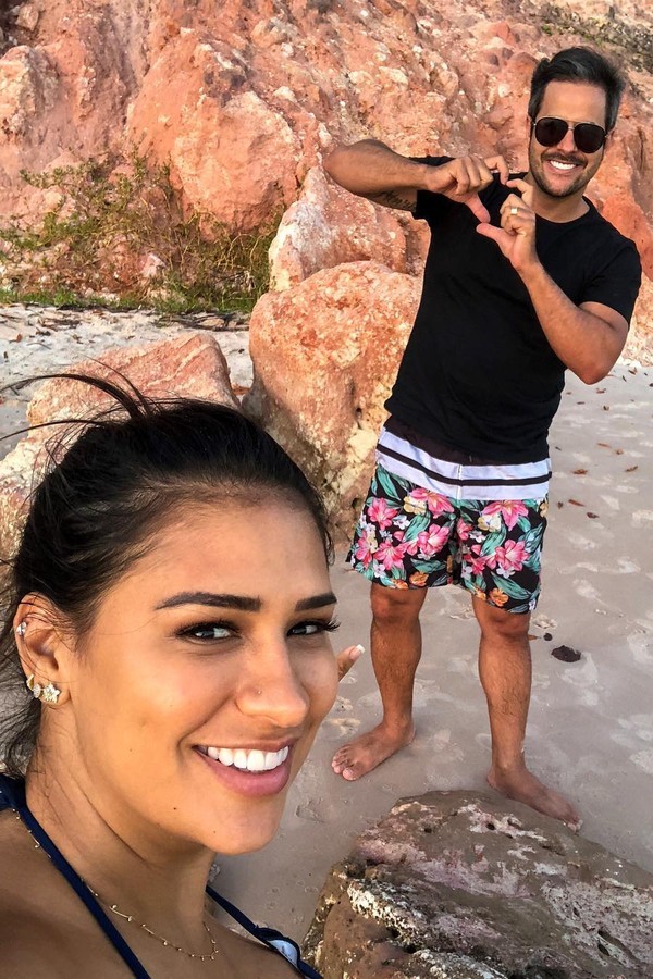 Simone posa com o filho na praia: 'Vivendo dias incríveis'