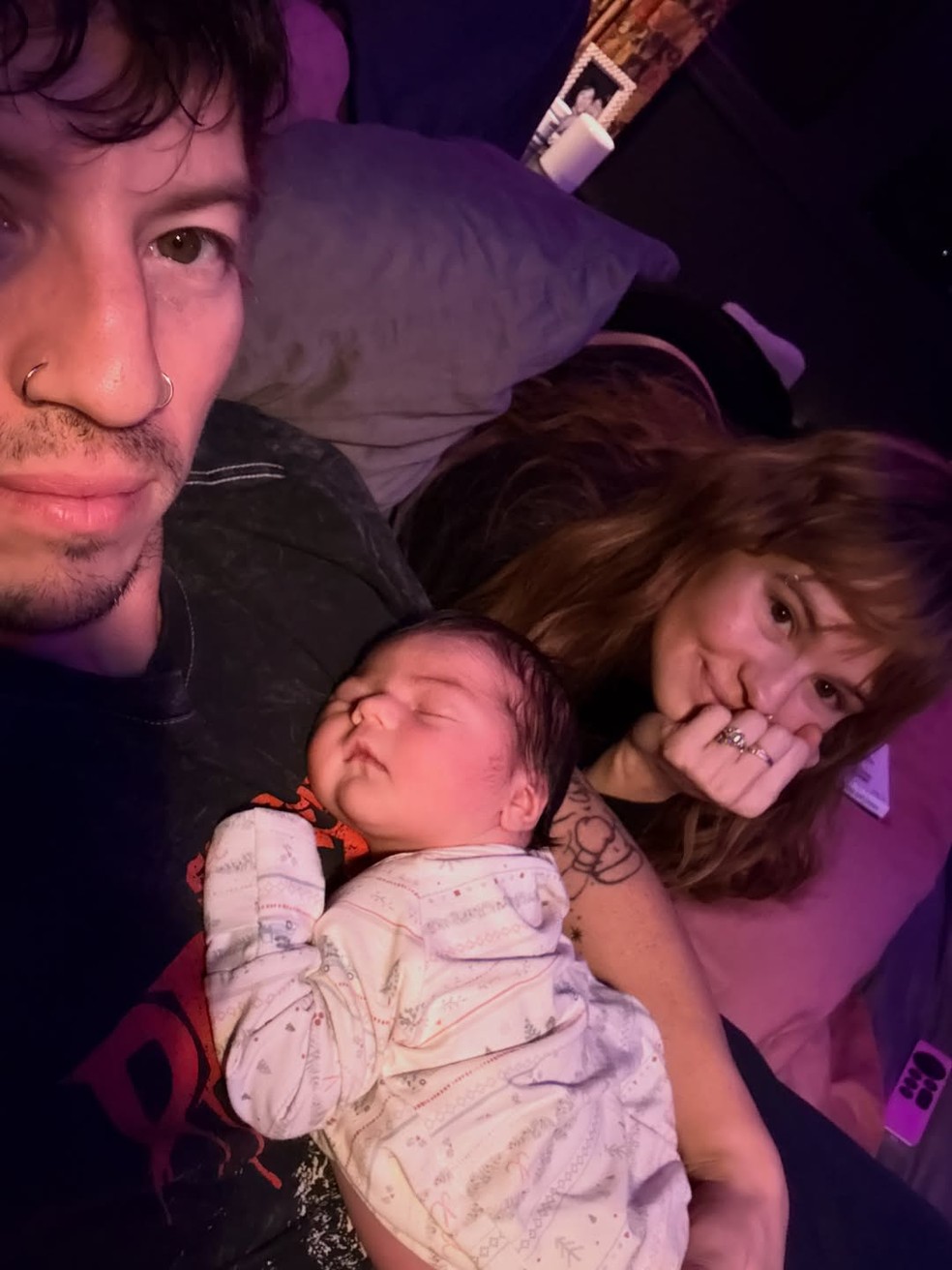 Debby Ryan e Josh Dun, do Twenty One Pilots, anunciam nascimento da ...