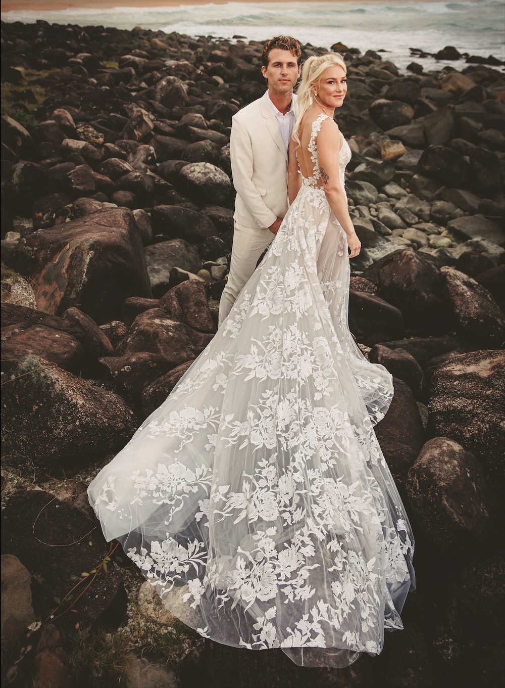Por dentro do casamento na praia dos surfistas Tatiana Weston-Webb e ...