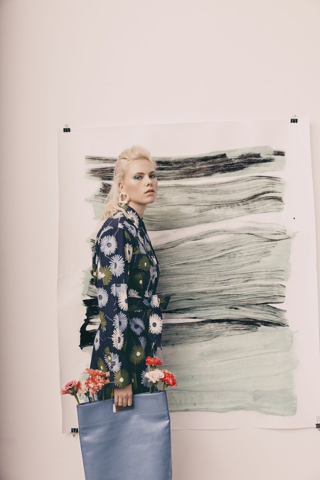 5 jeitos de levar flores para os looks sem pesar no romantismo
