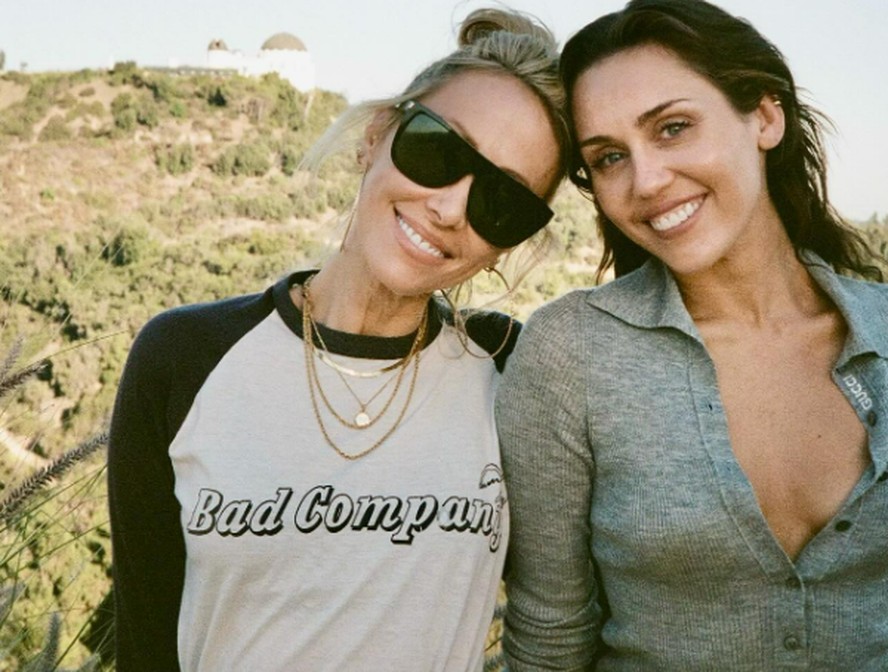 Mãe De Miley Cyrus Surpreende Fãs Da Cantora Ao Revelar Sua Idade