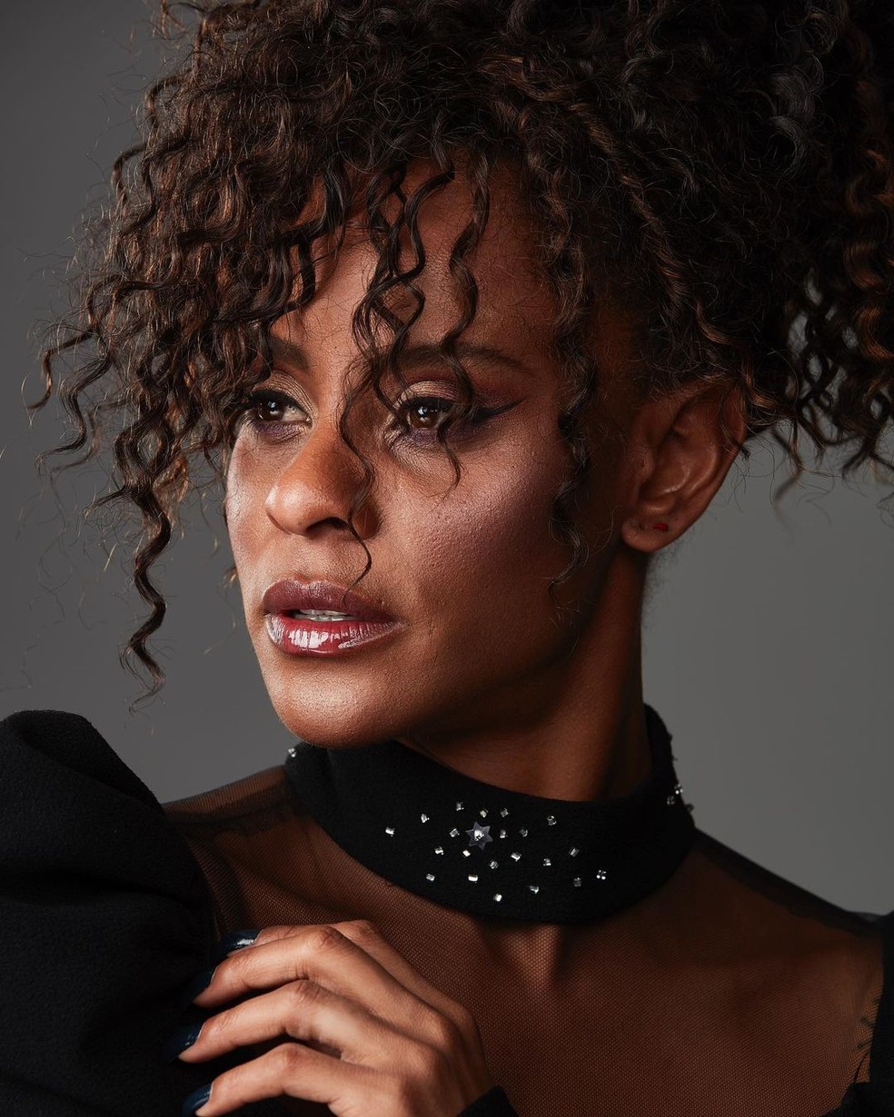 Aline Wirley mostra fios naturais e faz relato comovente sobre ...