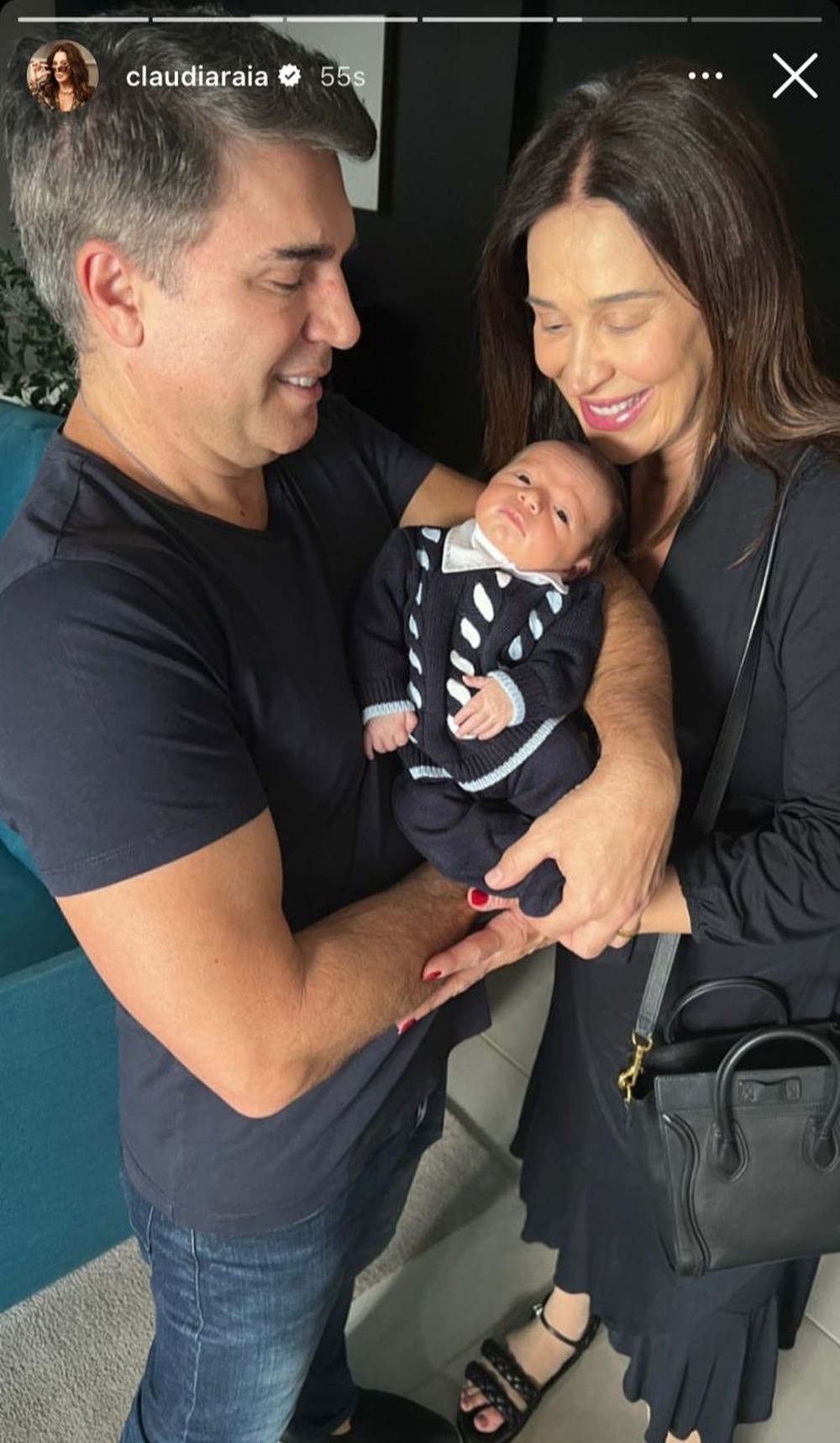 Claudia Raia e Jarbas se derretem por Luca: 'Bora pro pediatra'