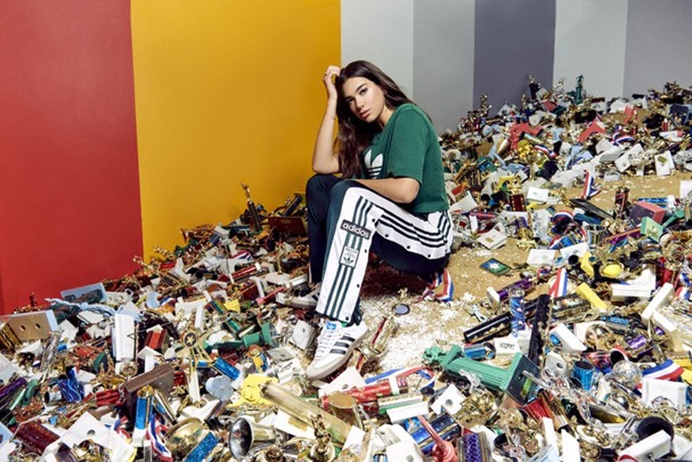 Dua Lipa é uma das estrelas do novo fashion film da Adidas