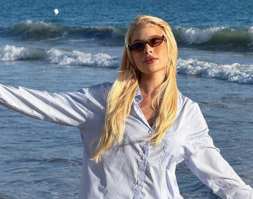 Karoline Lima abre álbum de passeio na praia em Miami: 'Precisava disso'