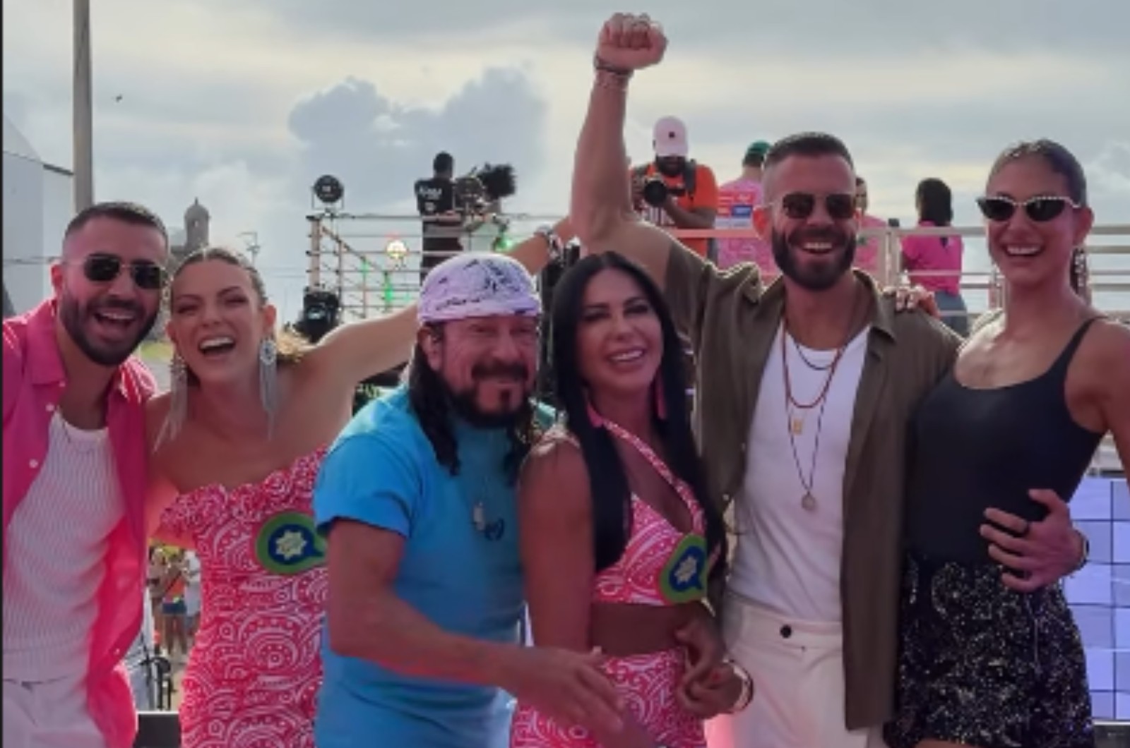 Mari Gonzalez curte Carnaval na Bahia ao lado da família do namorado ...