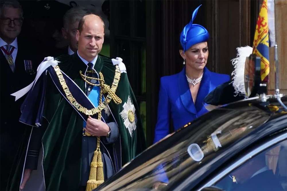 Kate Middleton usa look azul e colar cheio de significado na cerimônia ...