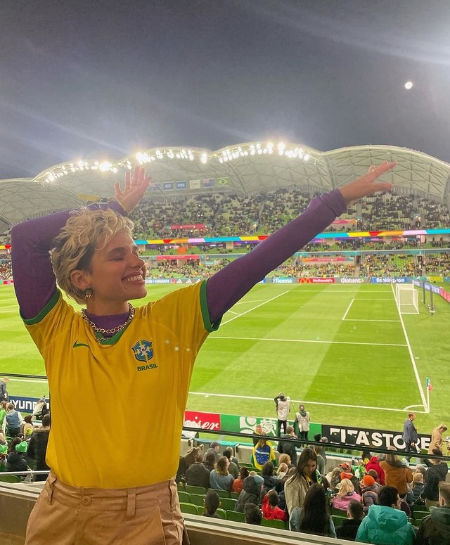 Bruna Linzmeyer se emociona com prata do futebol feminino e fala no ...