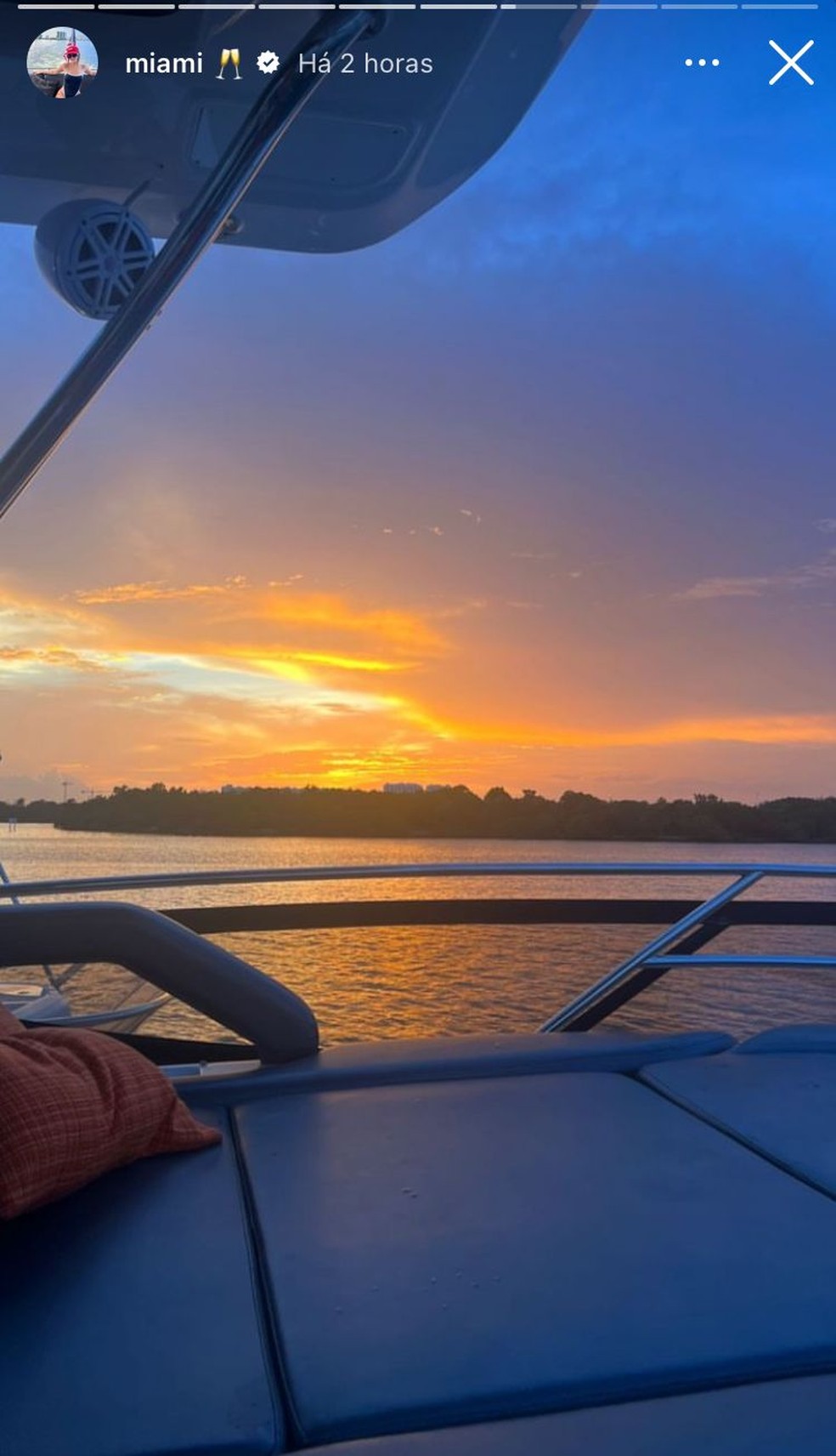 Mel Maia curte passeio de lancha em Miami