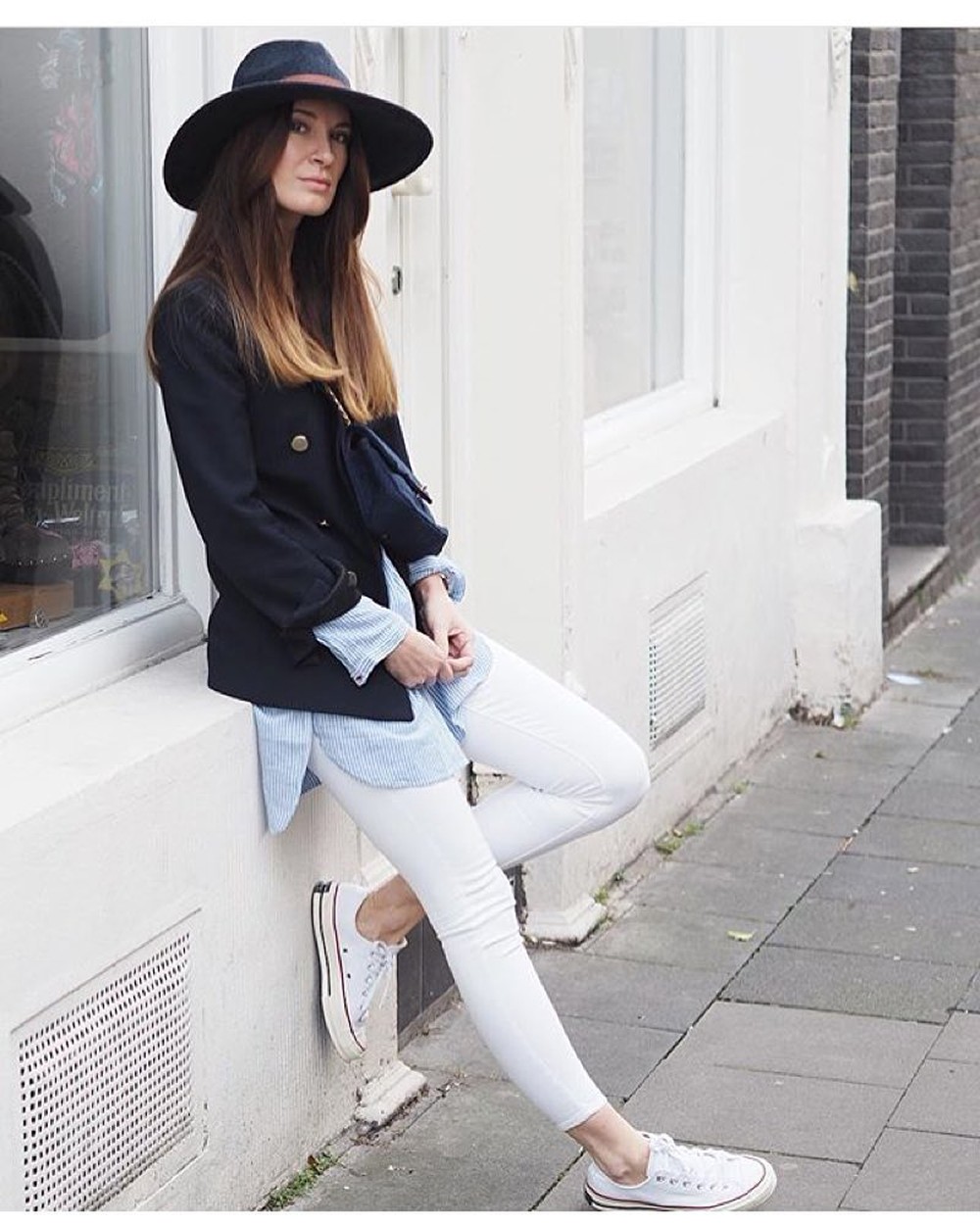 10 looks estilosos para qualquer ocasião com All Star branco