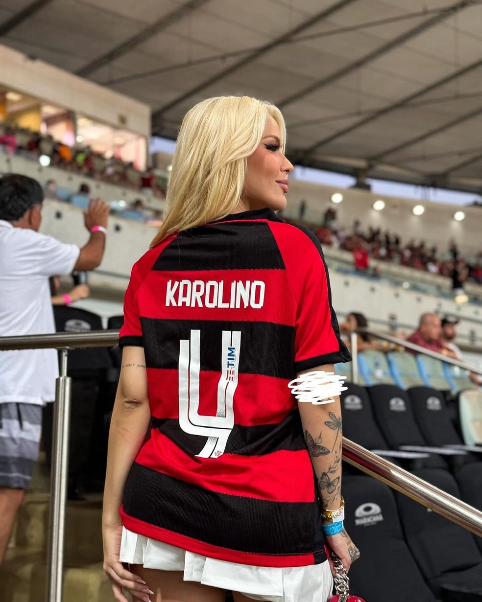 Léo Pereira oficializa namoro com Karoline Lima: 'Aceito'