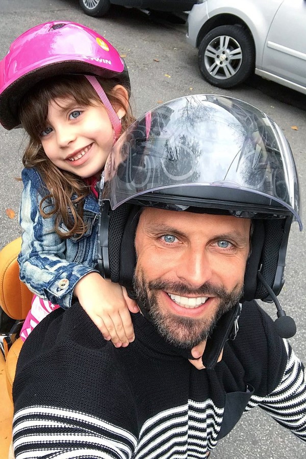 Henri Castelli posa ao lado da filha: 'Minha melhor companhia'