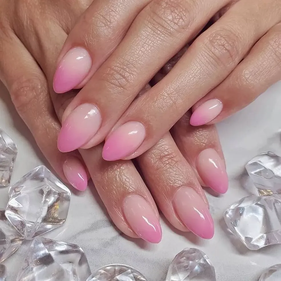 Nail art degradê: aprenda o passo a passo de como fazer e veja inspirações